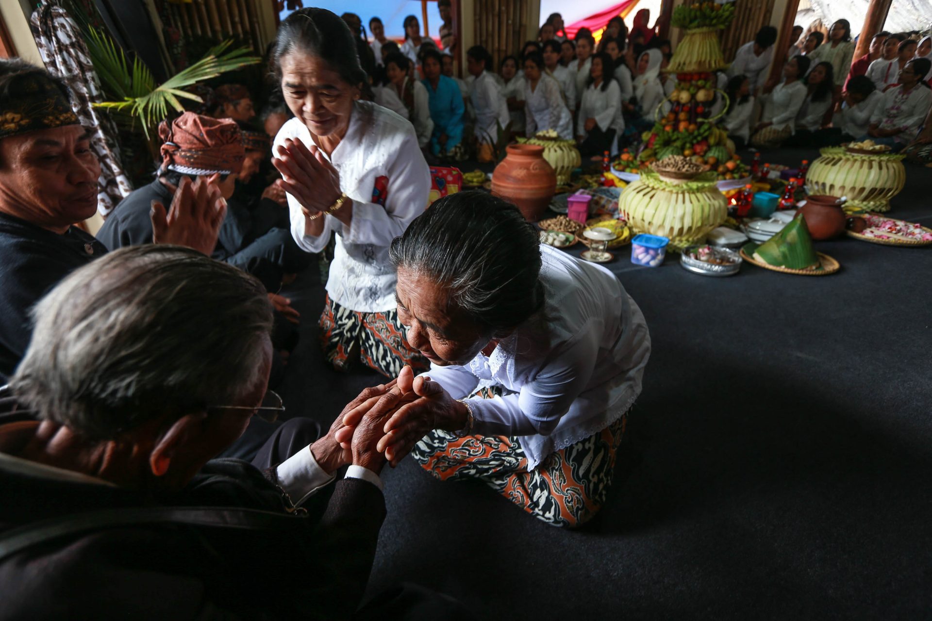 Syawalan, Sungkeman dan Tradisi - Merefleksikan Pikiran Anda Kedalam ...